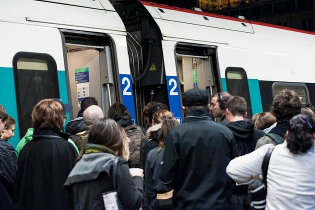 Mobilité: Les pendulaires travaillent toujours un peu plus loin - Le Matin