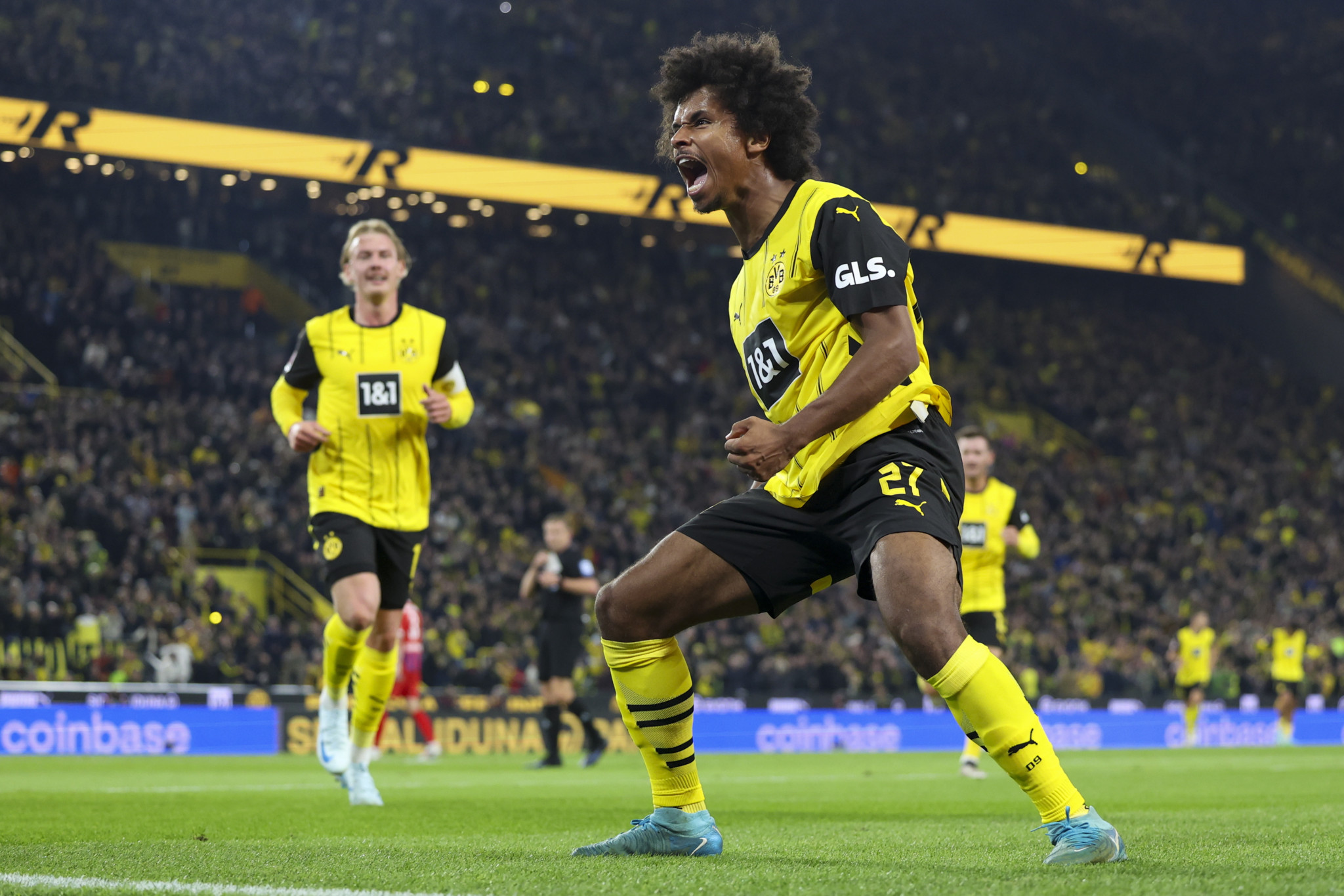 Adeyemi glänzt: Dortmund ist Tabellenführer
