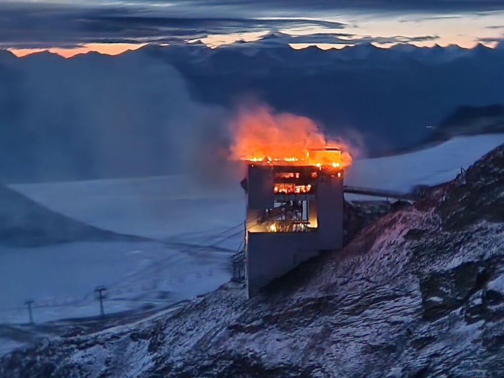 Brand in Les Diablerets: Feuer in der Bergstation des Glacier 3000 ...
