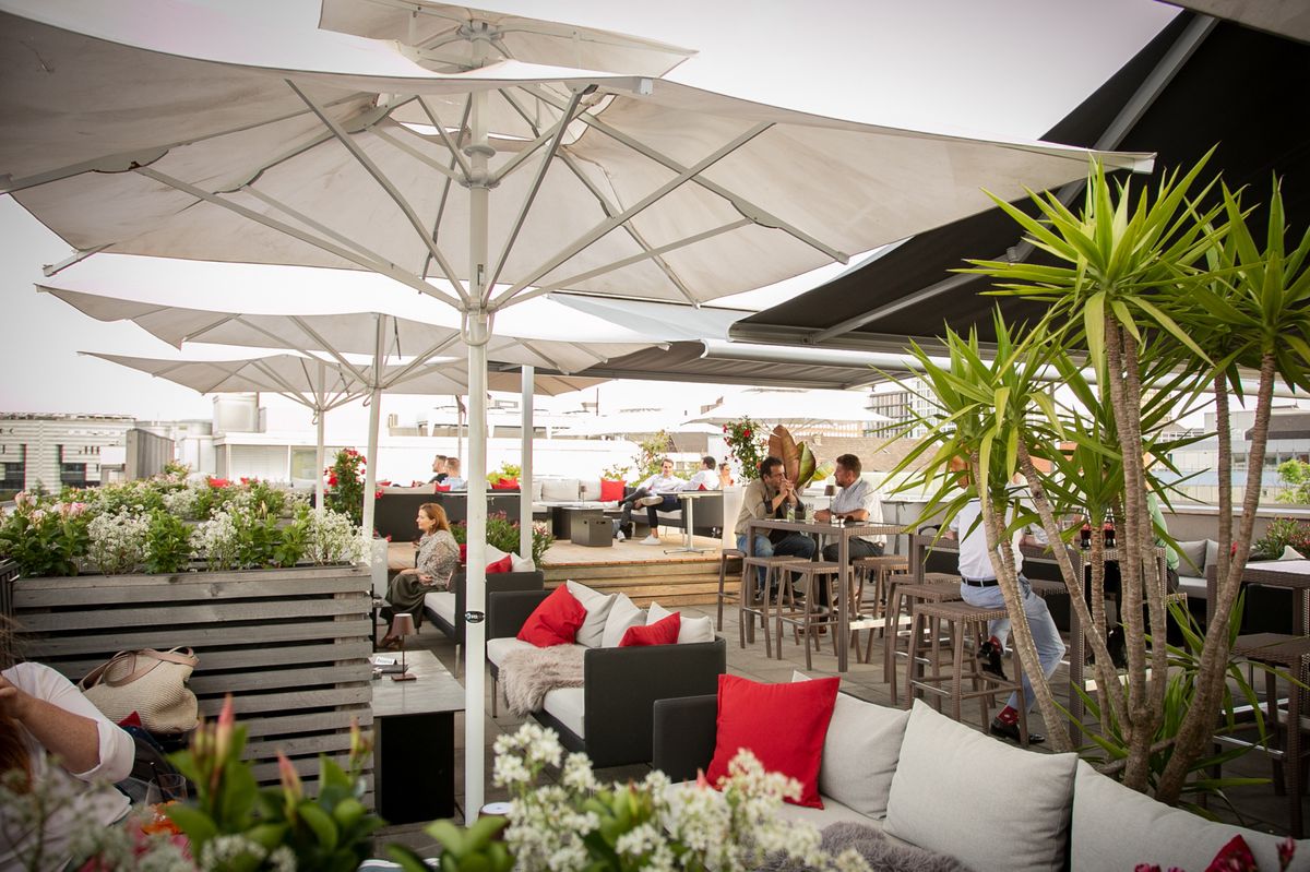 Die schönsten Rooftop-Bars: Auf einen Cocktail über den Dächern von ...