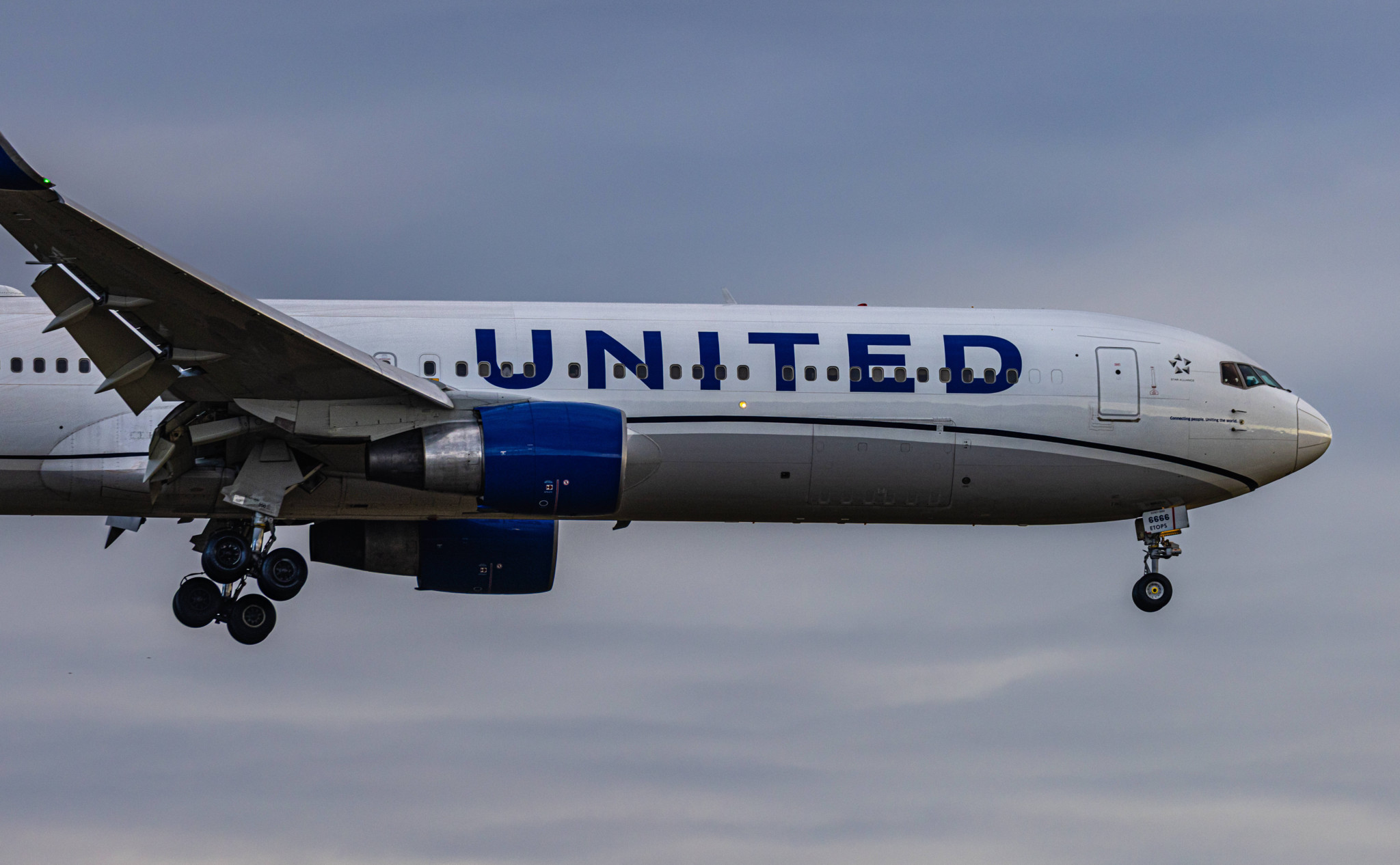 United Airlines: atterrissage d’urgence après une alerte incendie