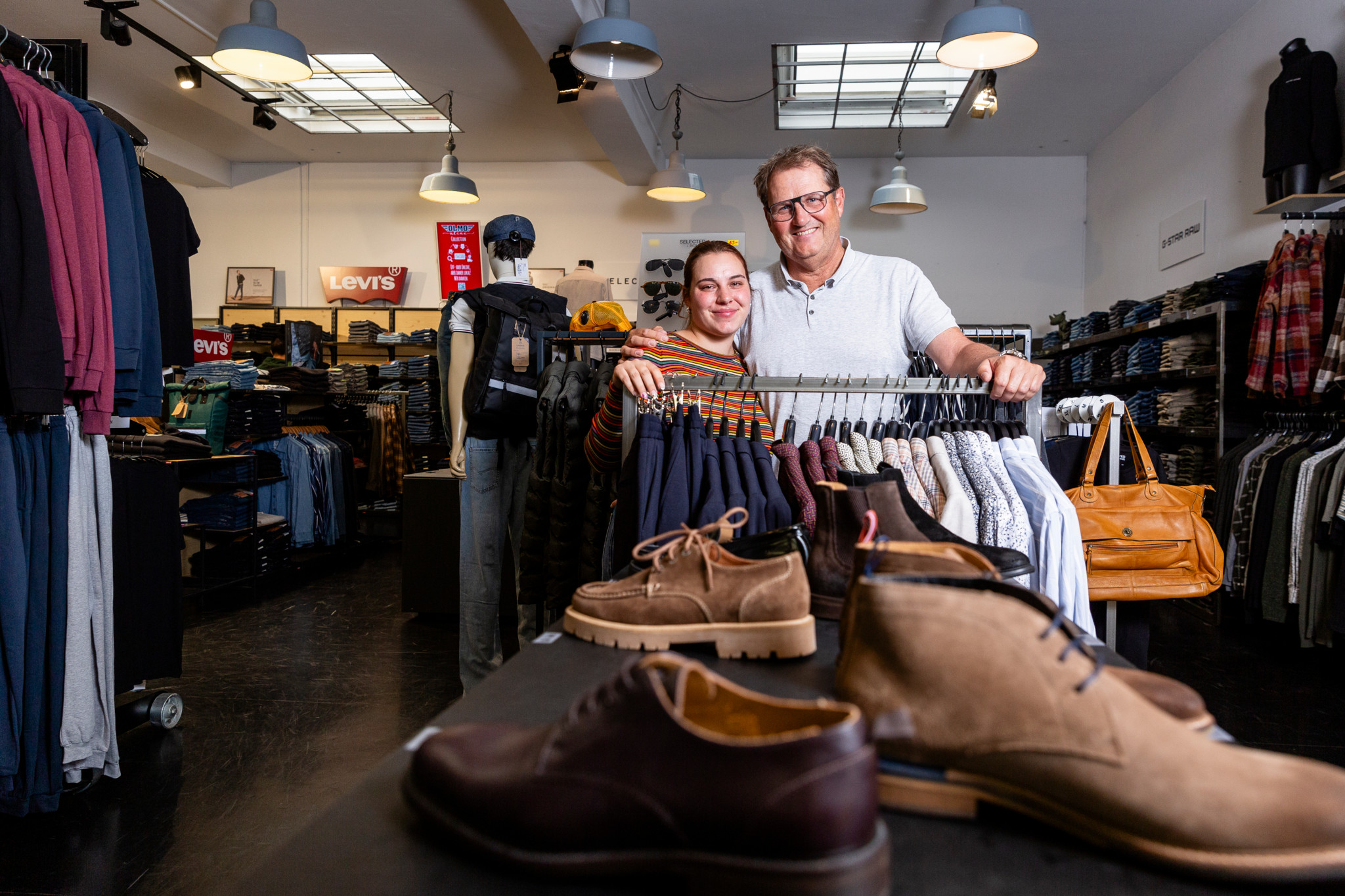 Bern: Kultgeschäft Olmo fusioniert mit Luzerner Firma World Jeans | Der ...