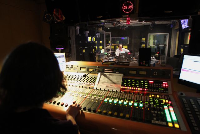 Médias – Les auditeurs restent fidèles à leur radio | 24 heures