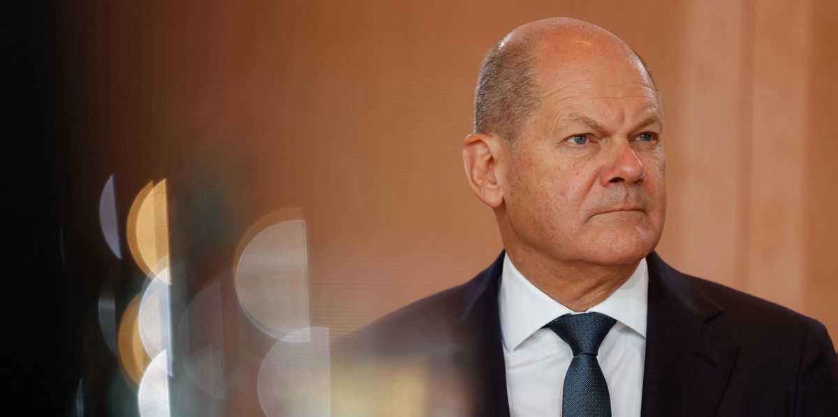Bericht über Sicherheitspanne: Mann umgeht Ab­sper­rung und umarmt Scholz | Tages-Anzeiger
