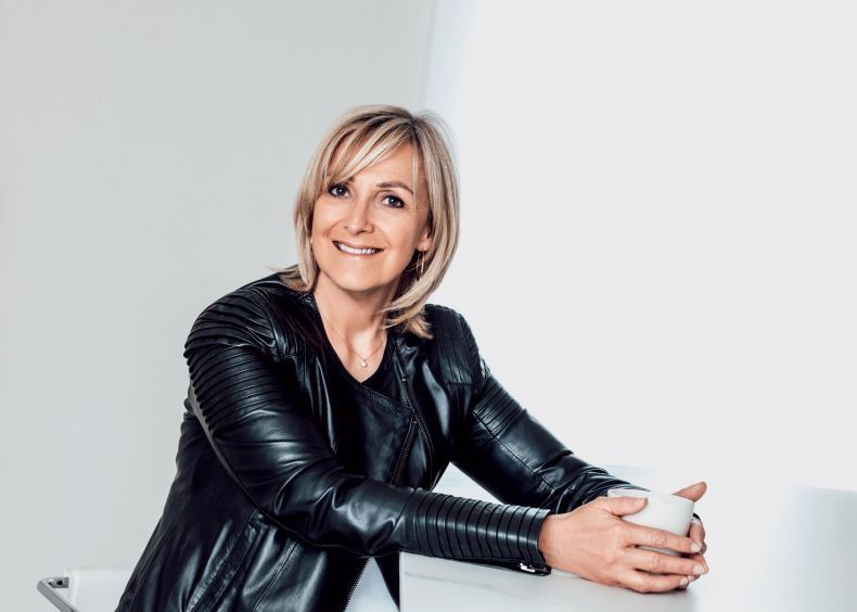 Portrait d'une battante: Brigitte Violier se raconte dans un livre ...