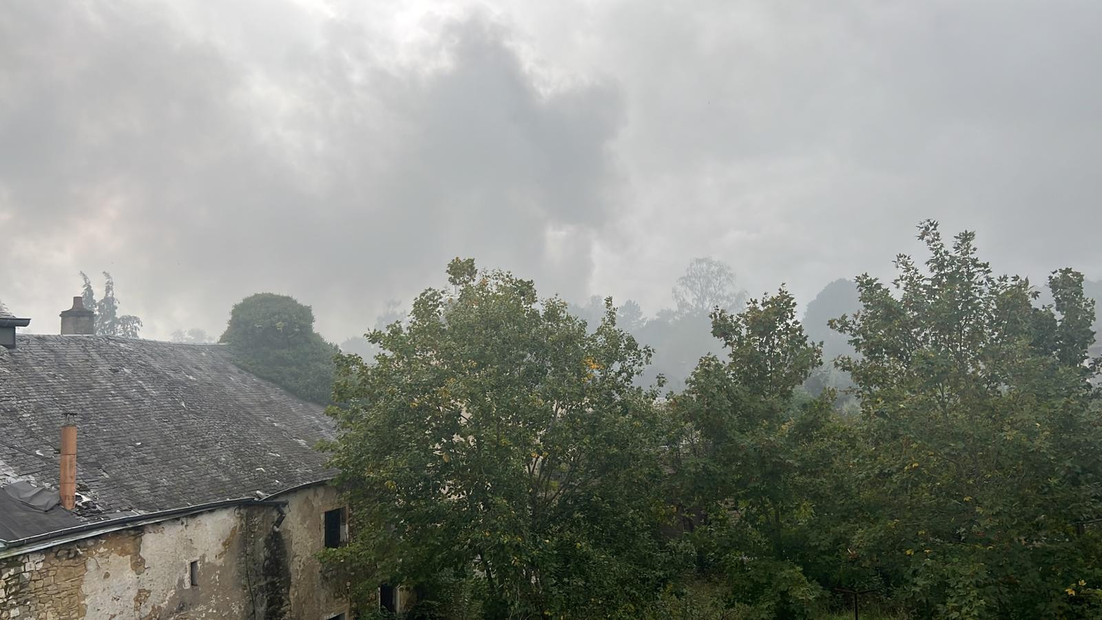 Incendie au Luxembourg: Un bus a pris feu dans un atelier à Keispelt ...