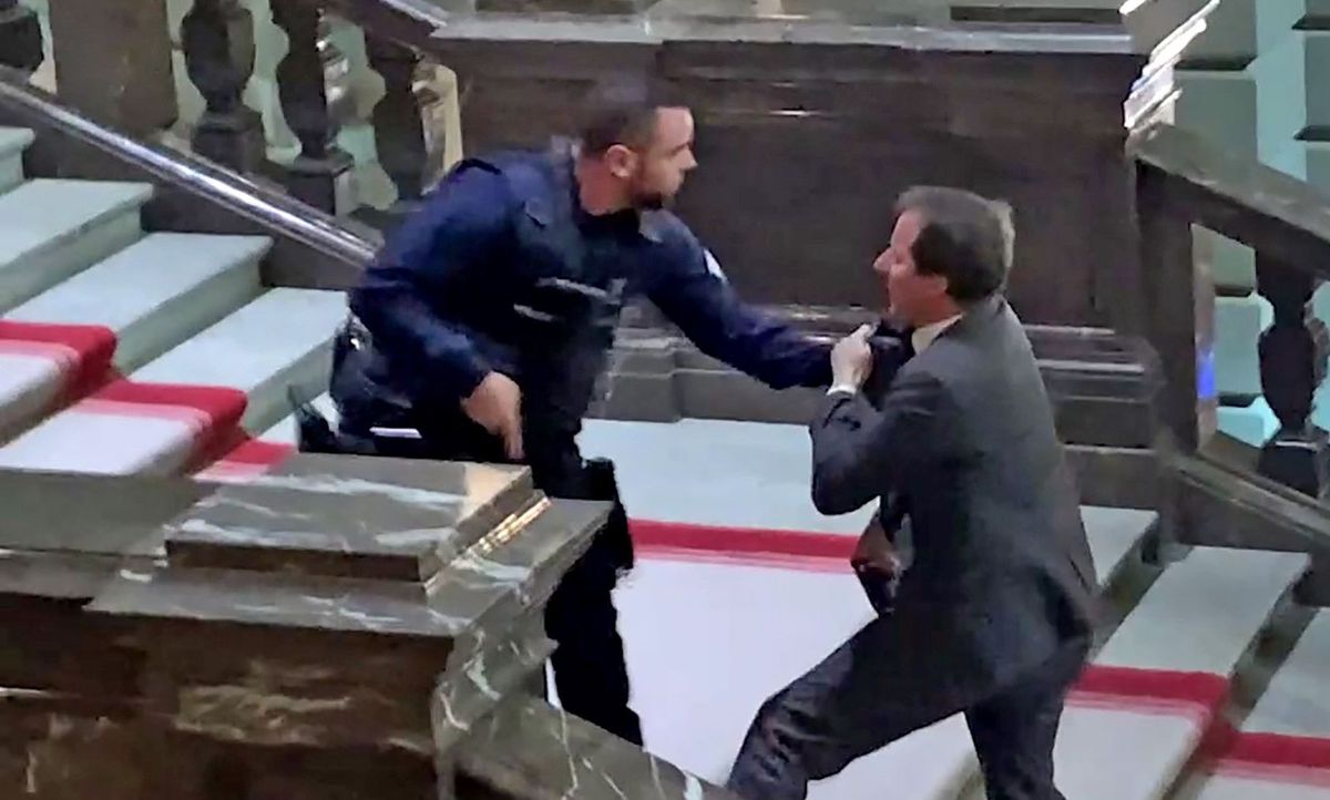 Rangelei im Bundeshaus: Aeschis Handgemenge hat ein Nachspiel | Berner ...