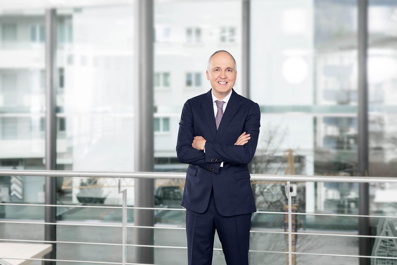 Succession: La troisième génération de la famille Liebherr accède à la ...