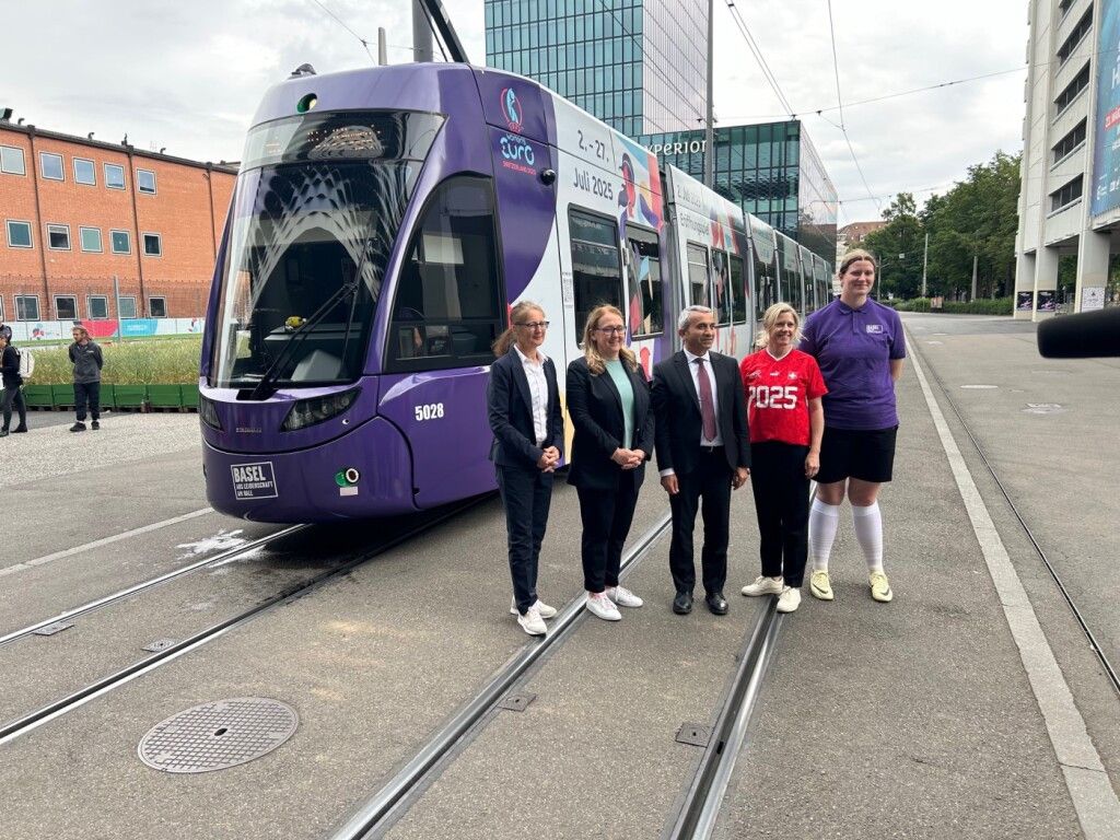 Frauenfussball: Basel hat nun ein EM-Tram | Basler Zeitung