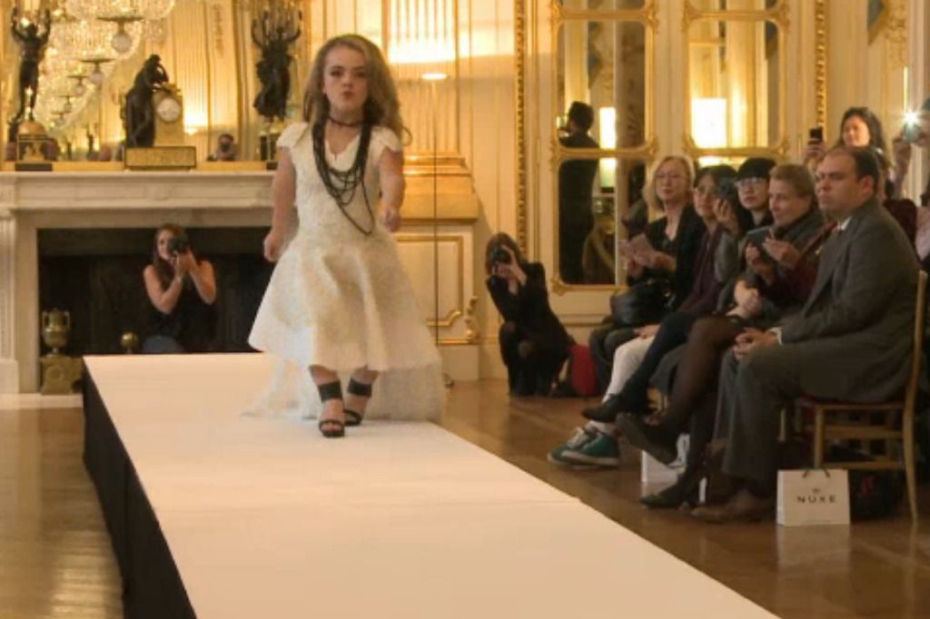 Des top-models de 1,30 mètre défilent à Paris | Tribune de Genève