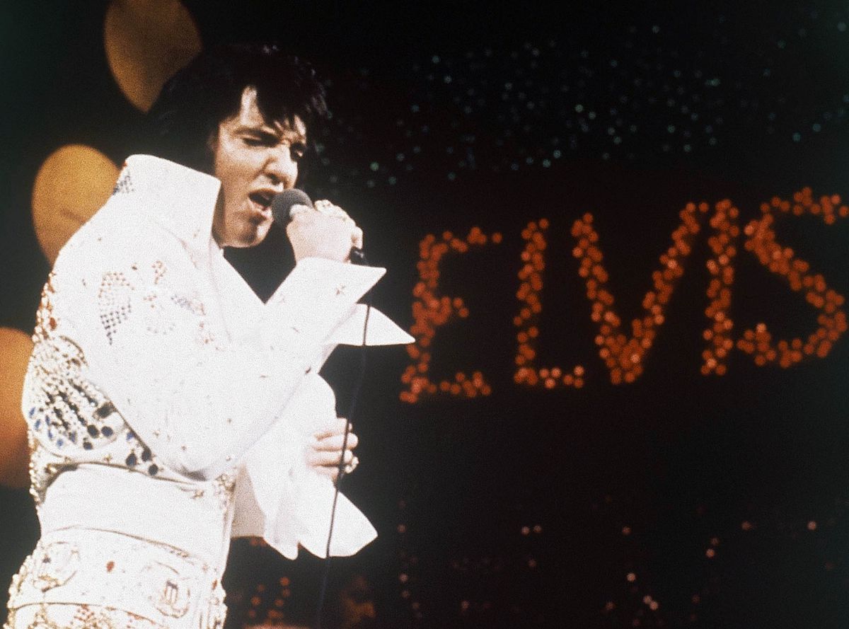 «King of Rock ’n’ Roll»: Elvis Presley kehrt zurück auf die Bühne ...