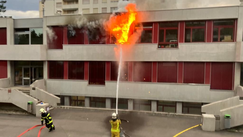 Incendie au Grand-Saconnex: Une classe de l’école de la Tour détruite ...