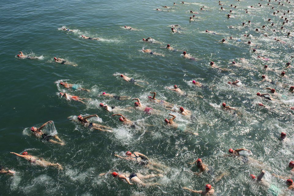 Loisirs – Des milliers de nageurs ont traversé le lac de Zurich | 24 heures