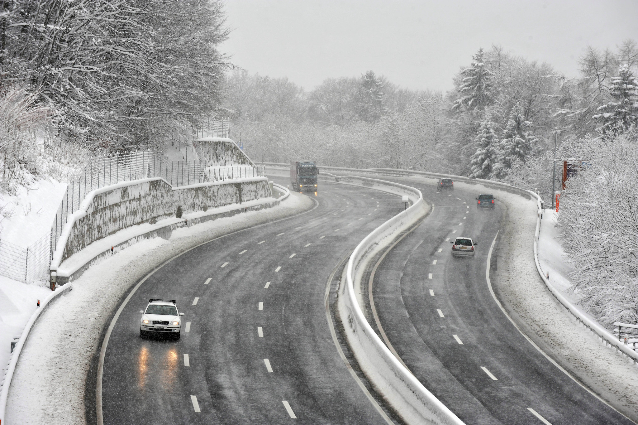 Neige: la route entre Corsier-sur-Vevey et Châtel-Saint-Denis fermée