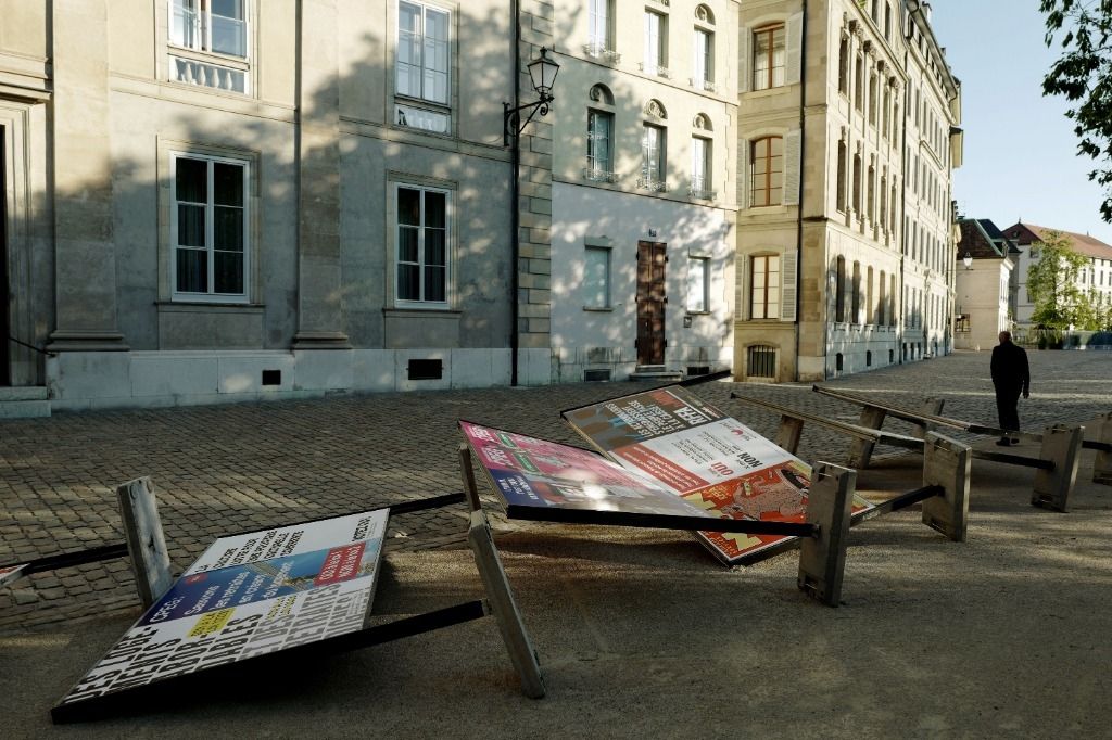La bise envoie ses rafales sur le lac, la ville et la campagne ...