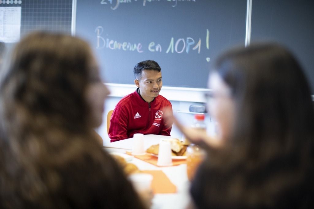 Au Cycle de Drize, les élèves font leur retenue à la maison | Tribune ...