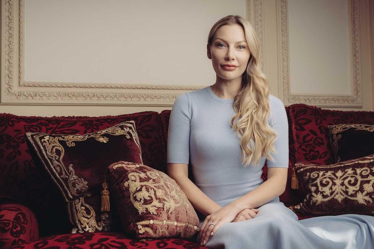 Influencerin Anna Bey - Sie zeigt Frauen, wie man sich einen Millionär ...