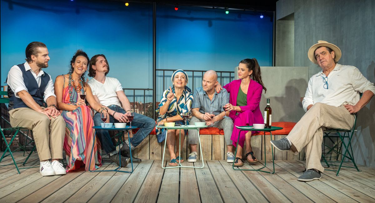 Neue Dialektkomödie im Fauteuil: Handys auf den Tisch – los geht der ...