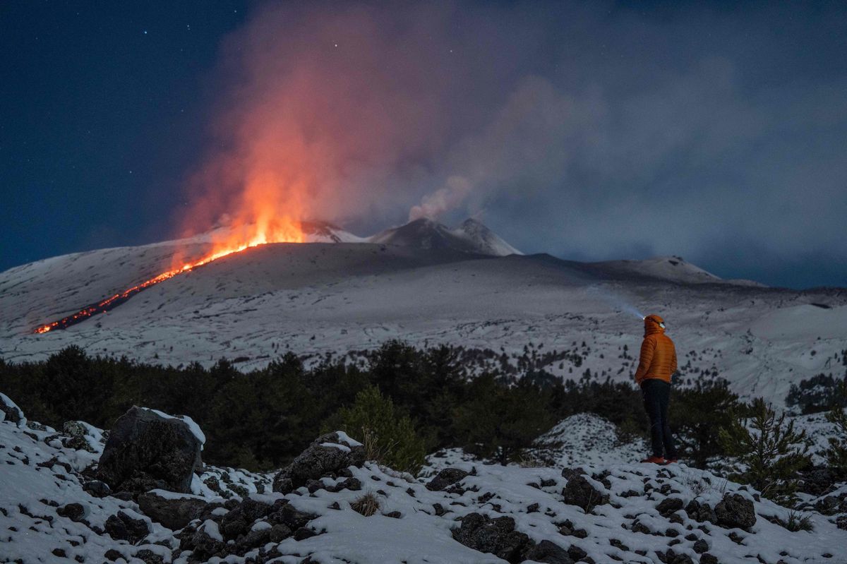 Etna: des skieurs dévalent le volcan en éruption et enneigé | 24 heures