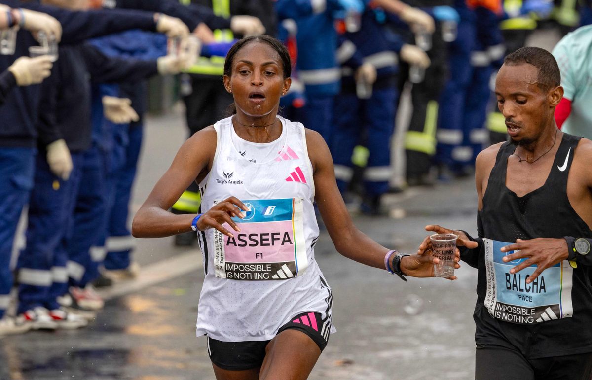 Athlétisme: Tigst Assefa pulvérise le record du marathon, Abraham fait fort