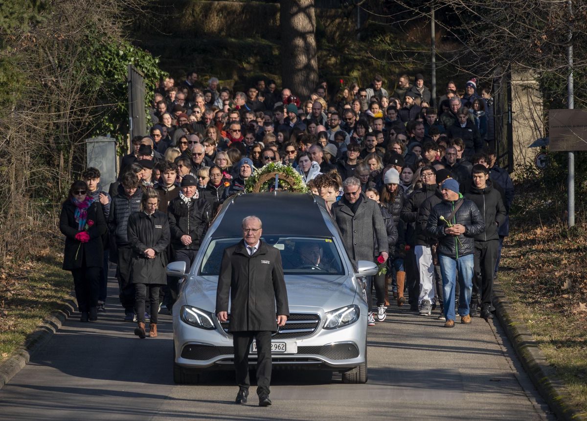 Drame de Savigny: Une foule en larmes pour dire adieu à Isaac, «solaire ...