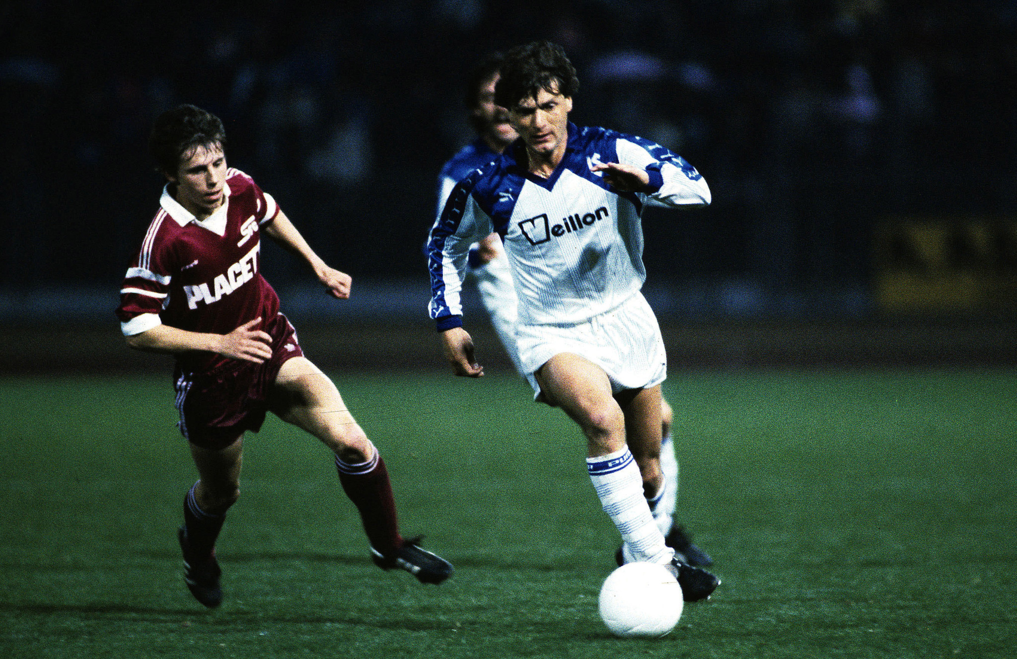 Les couleurs des clubs de foot: C’est bleu! C’est blanc! Et on sait ...