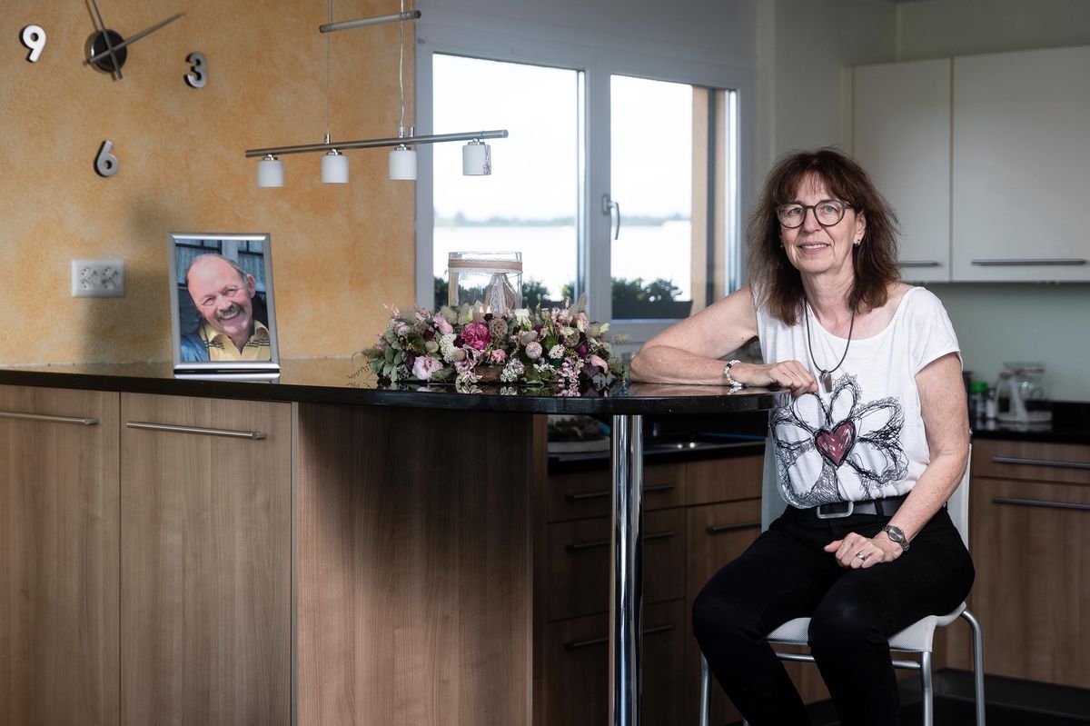 Lohn für pflegende Angehörige: Sie pflegt lange ihren kranken Mann ...