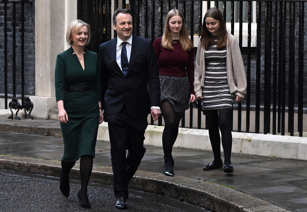 Rücktritt eingereicht: König Charles hat Liz Truss offiziell als ...