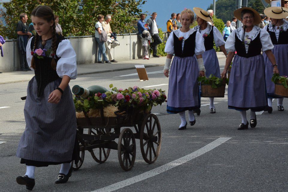 Über 10'000 Zuschauer säumten die Umzugsroute am Läset-Sunntig | Berner ...