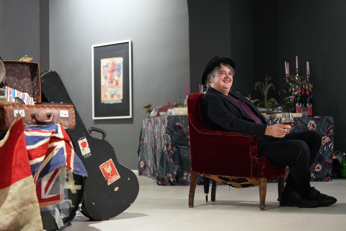 Rockstar macht Kunst: Pete Doherty, glücklich lächelnd | Berner Zeitung