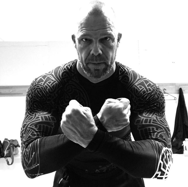 Schweizer Firmenchef posiert mit Nazisymbolen | Der Bund