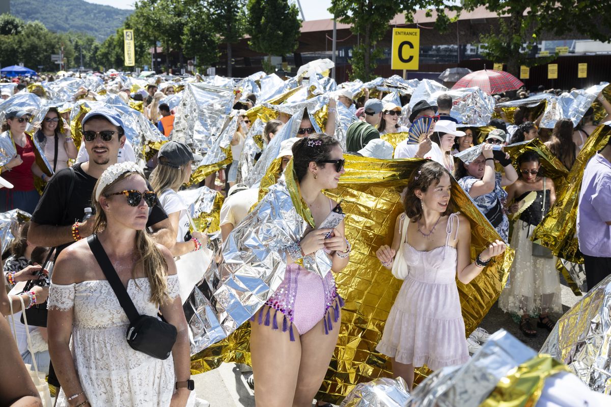 Taylor Swift Zürich: Sie warten stundenlang in der Sonne, bis Taylor ...