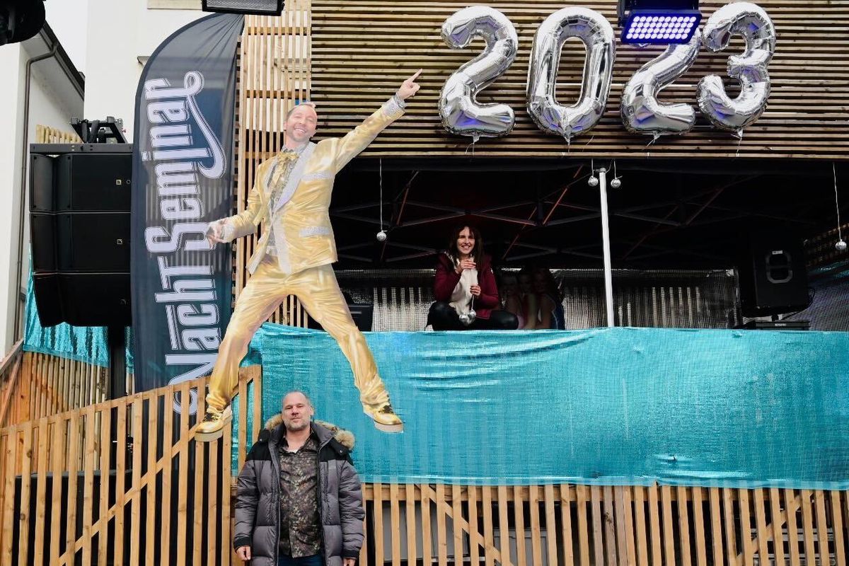 Silvester 2022/23 in Zürich: Erst gingen die Lichter aus, dann schossen ...