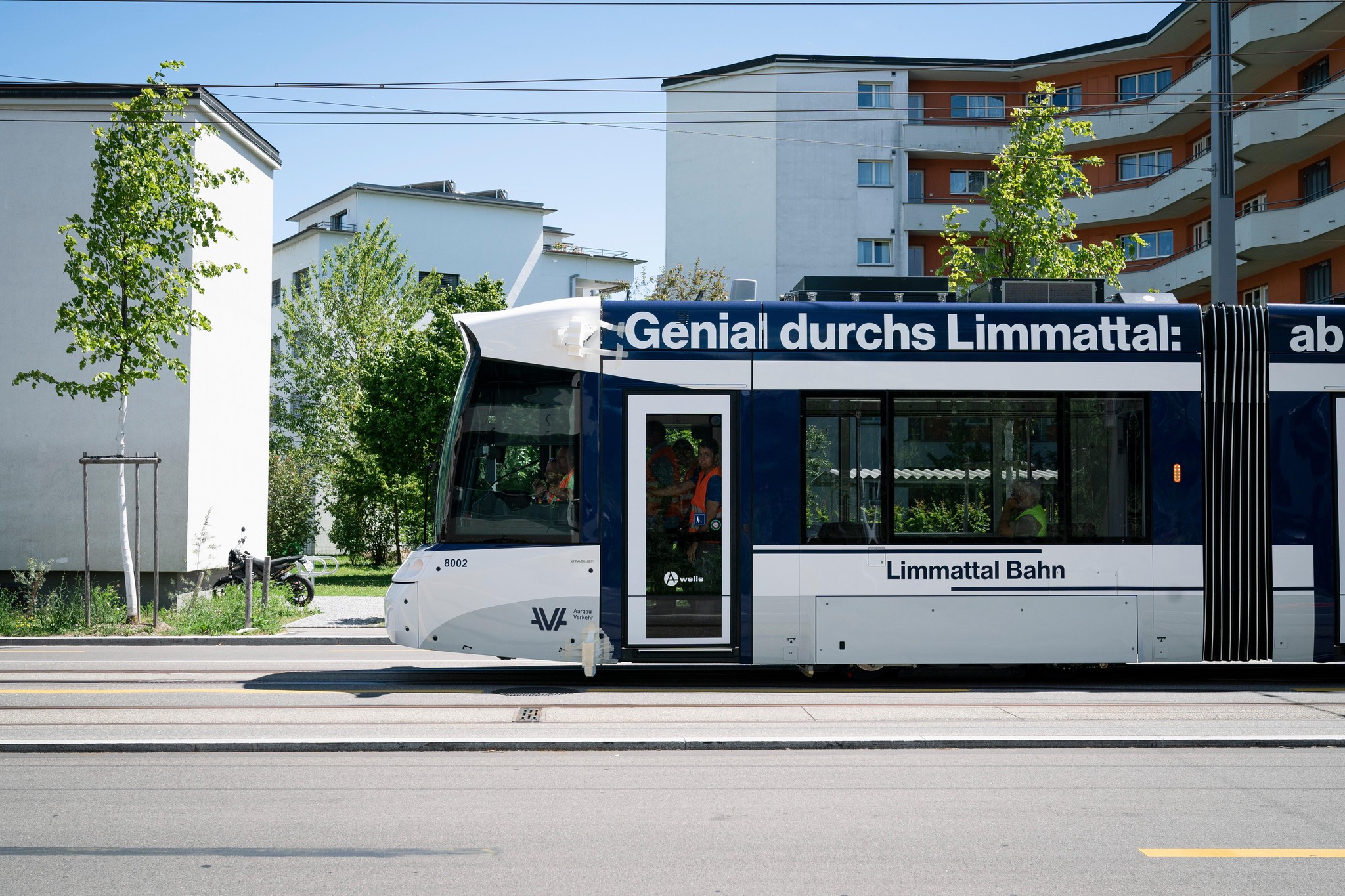 Ab Sonntag fährt die Limmattalbahn: Mit dem Tram von Zürich in die Ikea ...