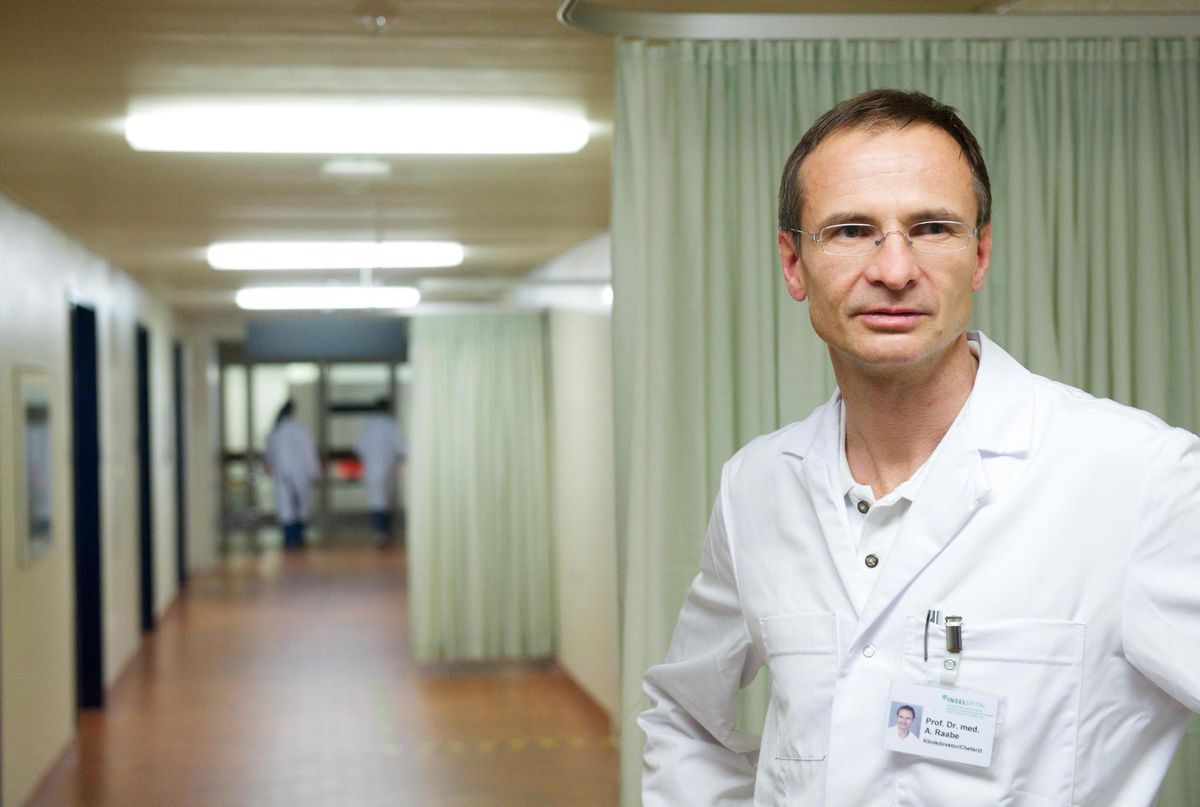 Robotisches Visualisierungssystem entwickelt – Berner Neurochirurg in ...