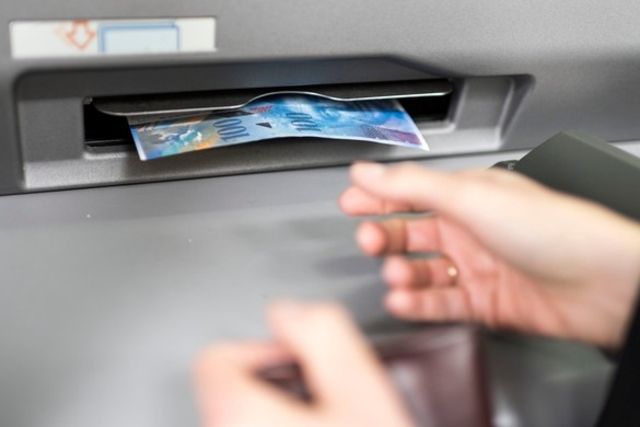 Suisse – Les bancomats sont toujours très sollicités | Tribune de Genève