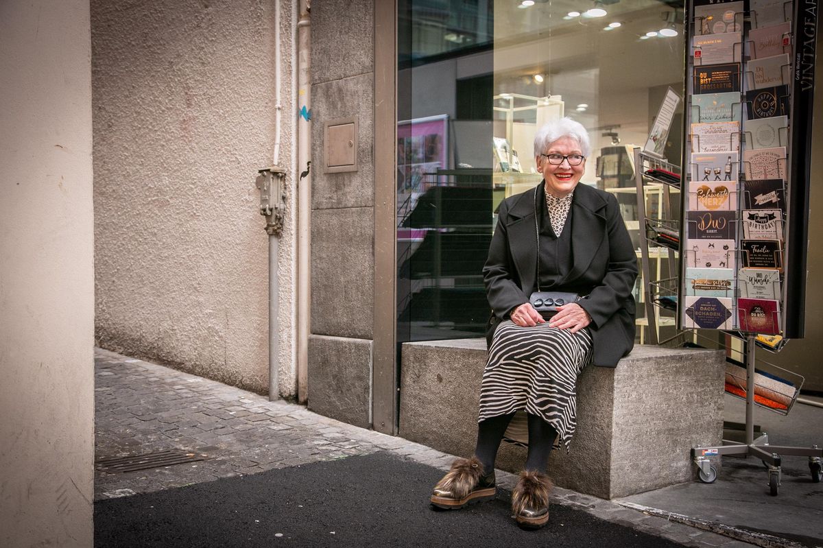 Life & Style: Laute Prints : Cartoonistin im wilden Street-Style-Look ...