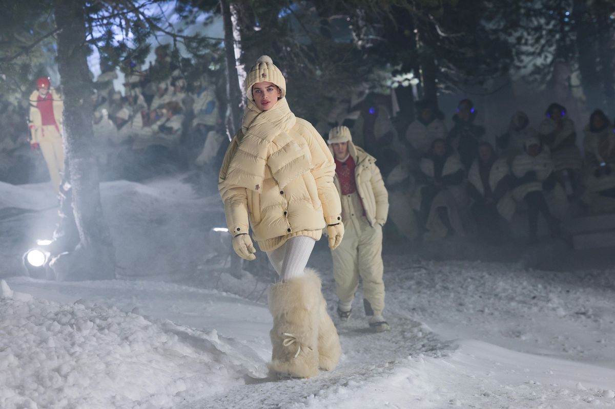 Moncler racheté par LVMH: les habits de ski montent en gamme | Tribune ...