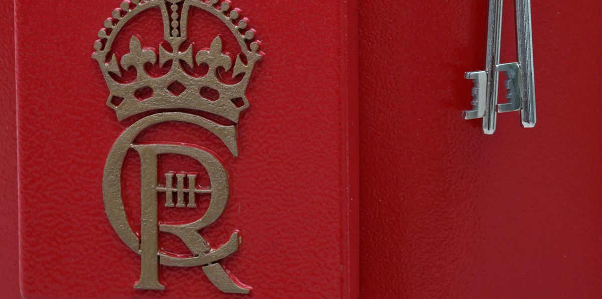 Grossbritannien: Briefkasten mit Monogramm von König Charles | Berner ...