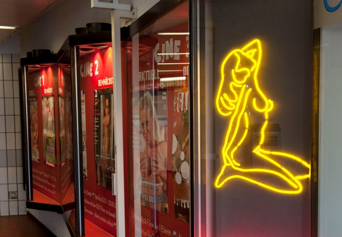 -minu über das Ende der Basler Pornokinos: «Sie bieten mehr als ohh-ohh-ohh-Gestöhne» | Basler ...