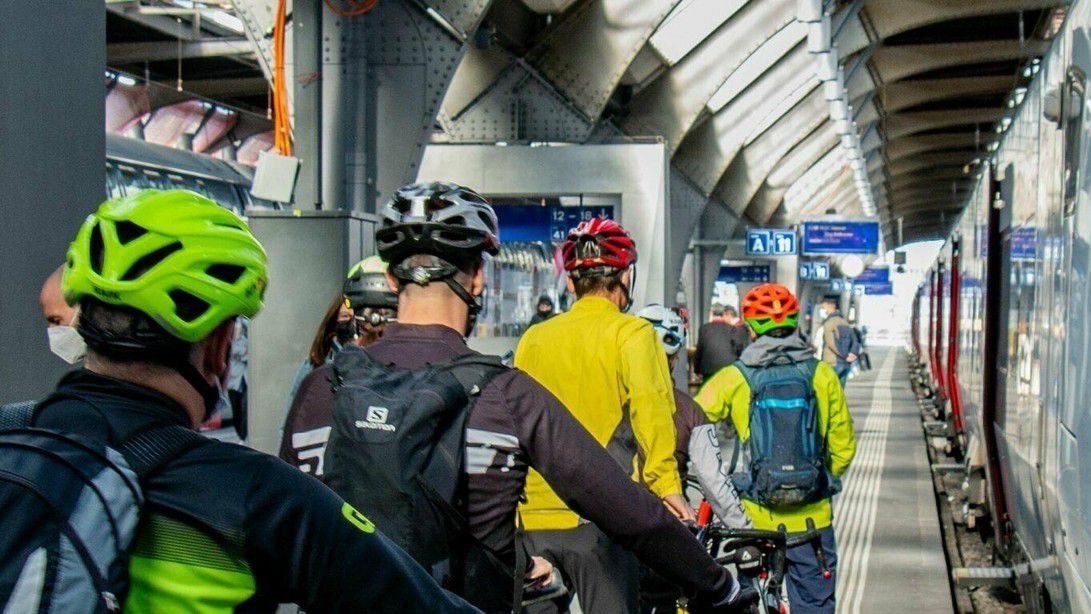 CFF: Les CFF vont créer 500 places supplémentaires pour les vélos - Le ...