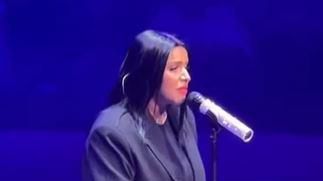 Chanteuse française: Imen Es dévoile sa grossesse en plein concert - L ...