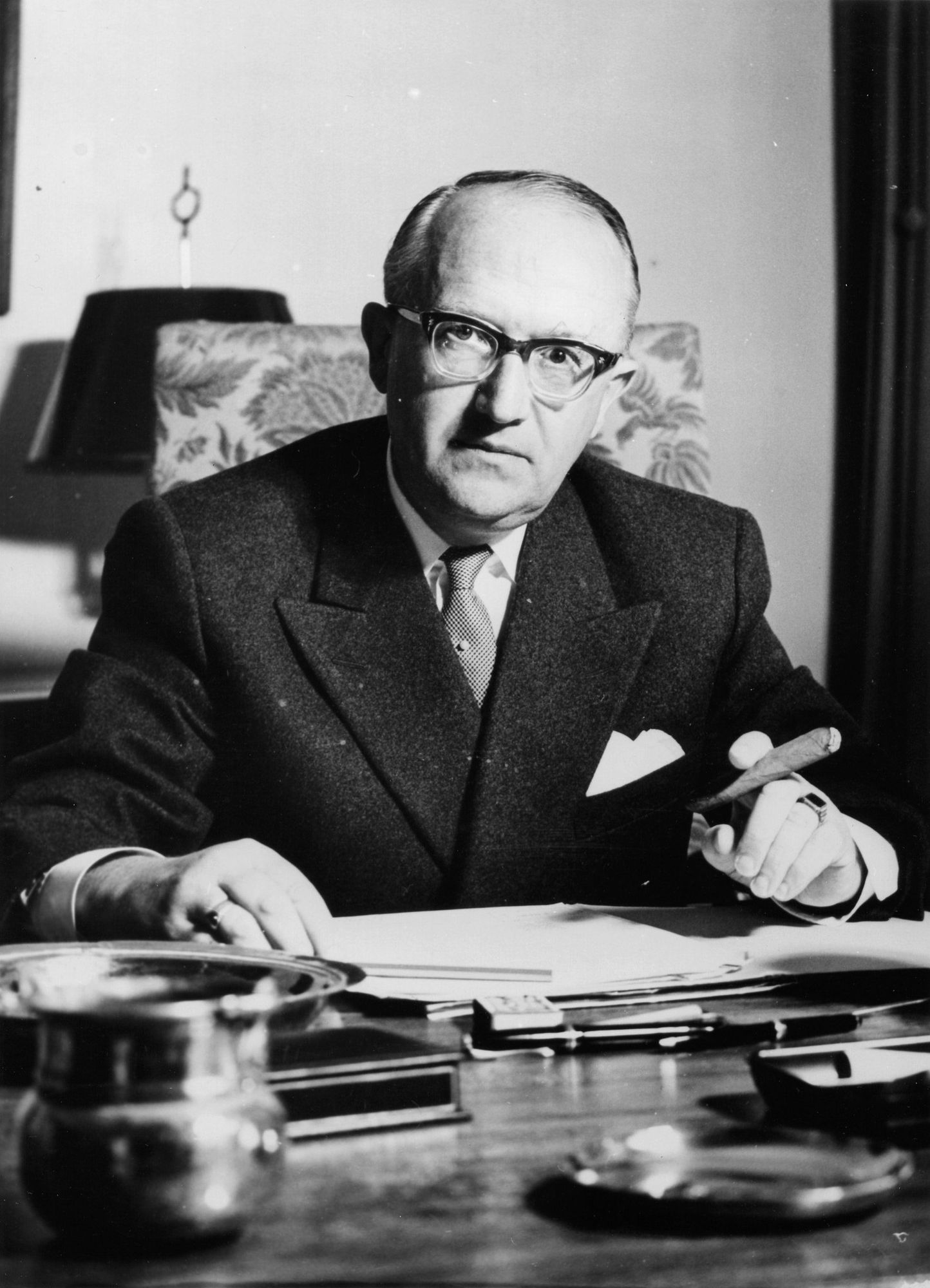 Der Geist des ersten Kommissars geht um | Finanz und Wirtschaft