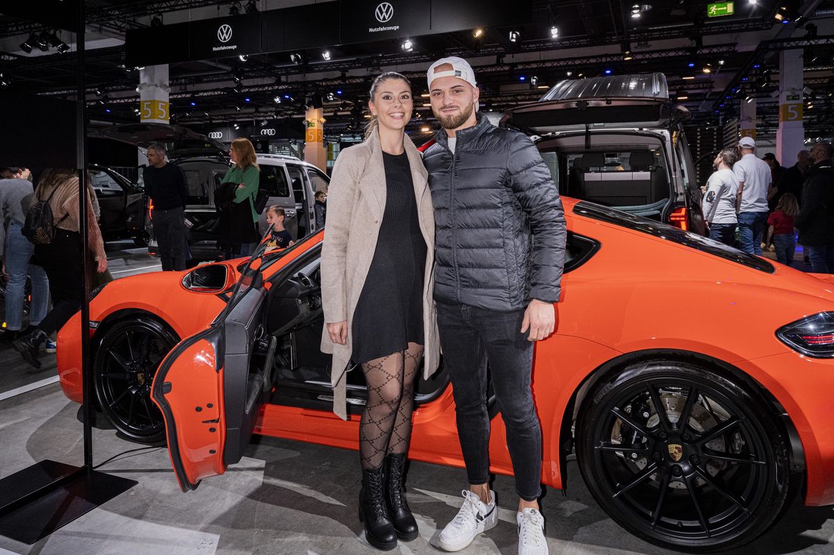 Reportage Automesse: «Ich muss erst meine Frau fragen» | Tages-Anzeiger