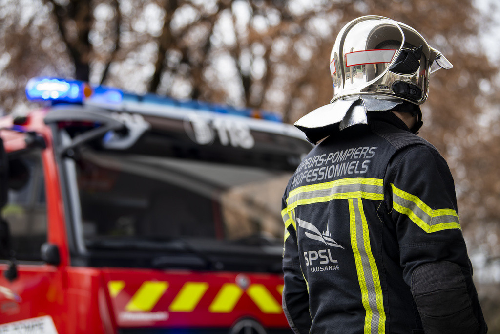 Domat/Ems: une cigarette provoque un incendie sur l’A13