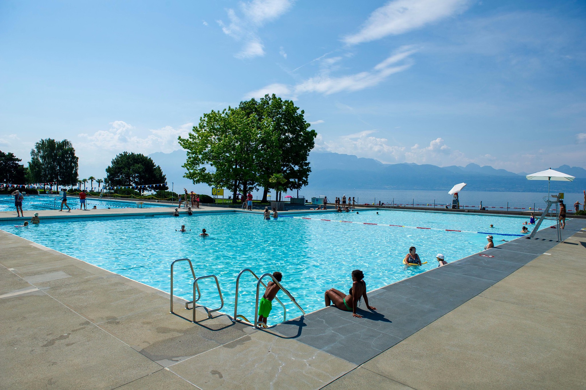 Loisirs en temps de canicule: La piscine de Pully fermée toute une ...