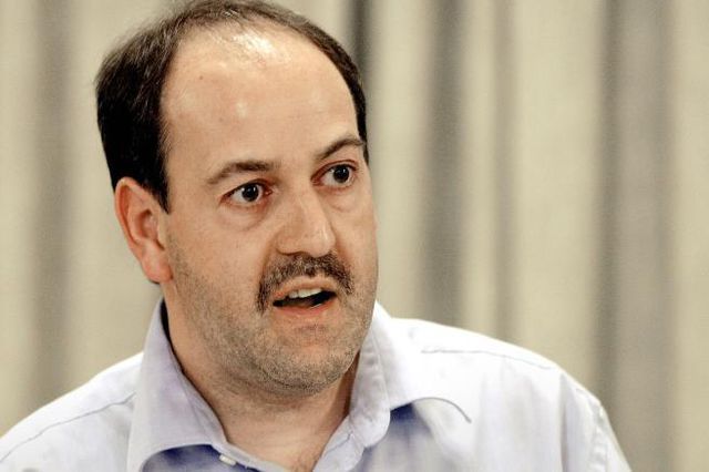 Er stellt sich öffentlich gegen den Kredit für die Stadionsanierung ...