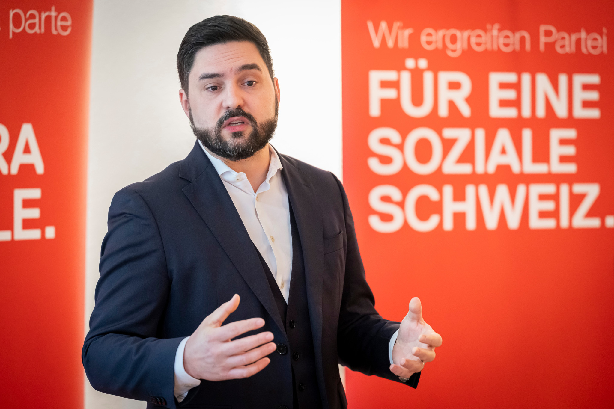 Trump: Cédric Wermuth critique la Suisse avant Davos