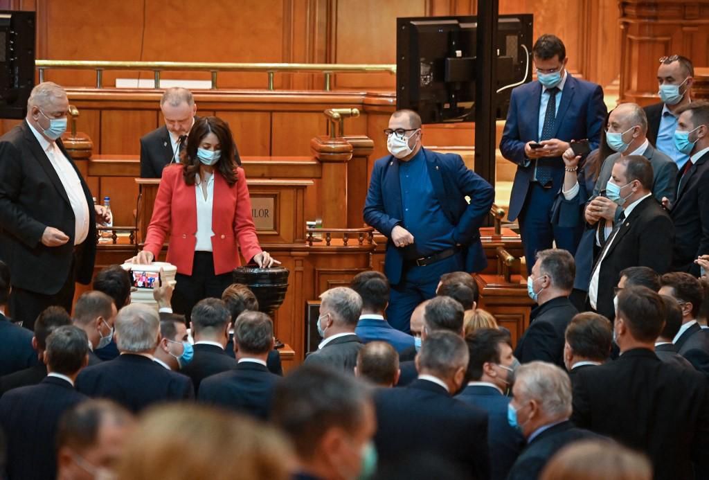 Roumanie – Le gouvernement roumain renversé en pleine crise sanitaire ...