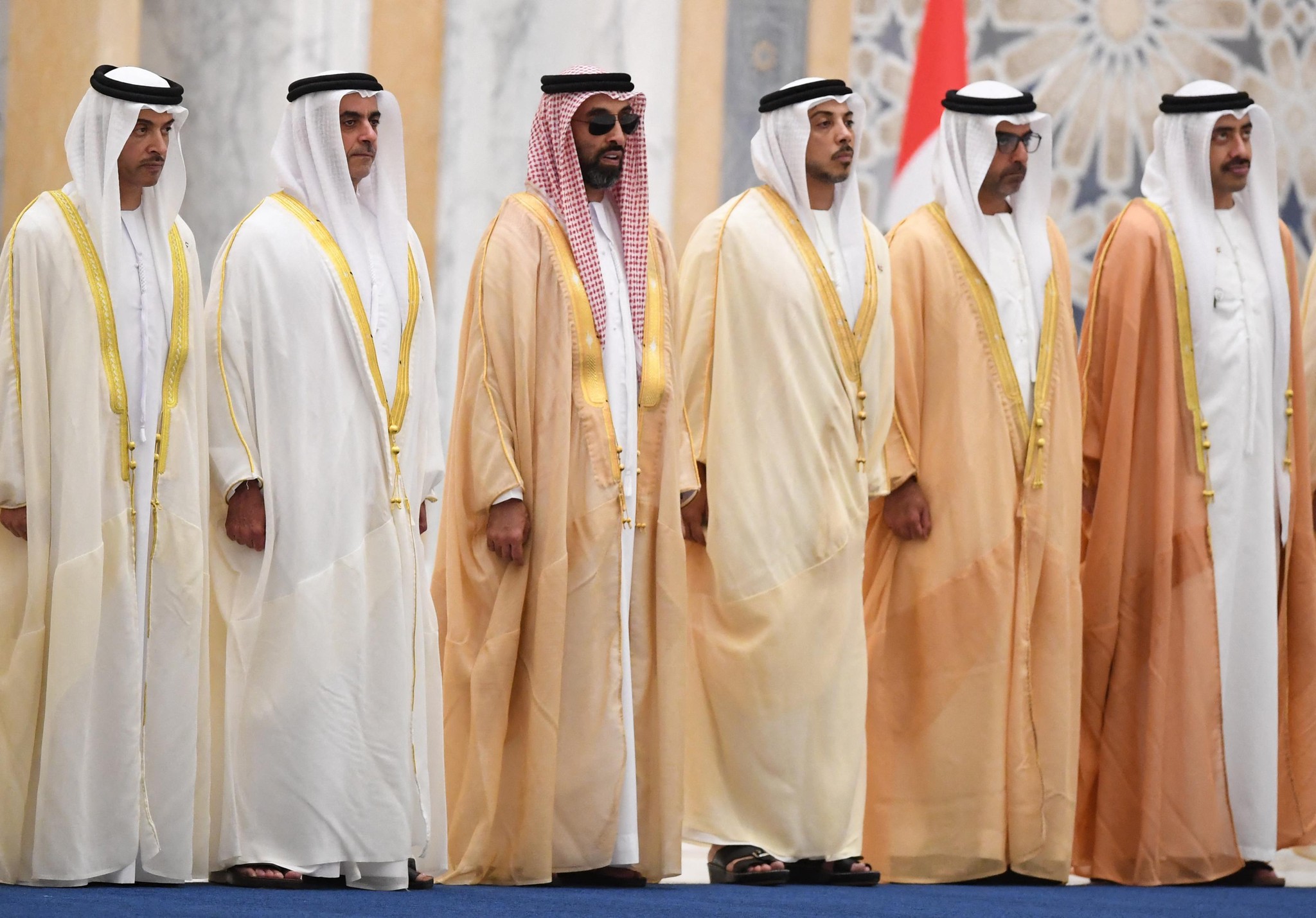 Scheichs aus Abu Dhabi : Der vermögendste Clan der Welt – und so ...